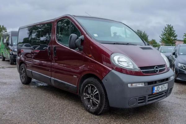 Sarkans Opel Vivaro 2004 Liepāja, ar dzinēja tilpumu 2.50 L un nobraukumu 305 tūkst. km par 5500 €, foto 5 vietnē AUTOMOTO.COM.LV