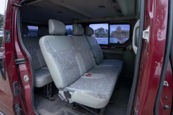 Red Opel Vivaro 2004 in Liepaja, with an engine capacity of 2.50 L and mileage of 305 thousand km for 5500 €, photo 9 on AUTOMOTO.COM.LV