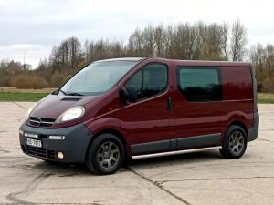 Sarkans Opel Vivaro 2004 Rīga, ar dzinēja tilpumu 1.90 L un nobraukumu 320 tūkst. km par 3500 €, foto  vietnē AUTOMOTO.COM.LV