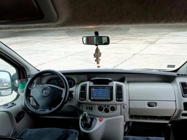 Red Opel Vivaro 2004 in Riga, with an engine capacity of 1.90 L and mileage of 320 thousand km for 3500 €, photo 2 on AUTOMOTO.COM.LV