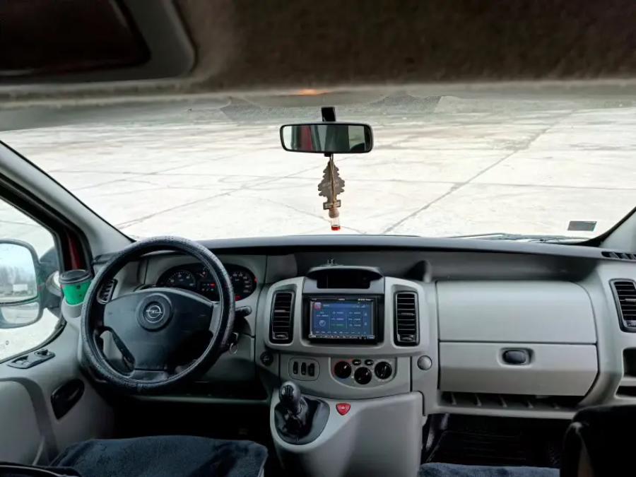 Sarkans Opel Vivaro 2004 Rīga, ar dzinēja tilpumu 1.90 L un nobraukumu 320 tūkst. km par 3500 €, foto 3 vietnē AUTOMOTO.COM.LV
