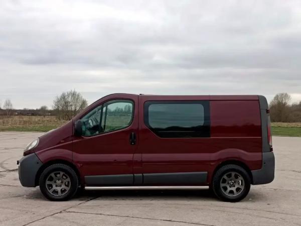 Red Opel Vivaro 2004 in Riga, with an engine capacity of 1.90 L and mileage of 320 thousand km for 3500 €, photo 3 on AUTOMOTO.COM.LV