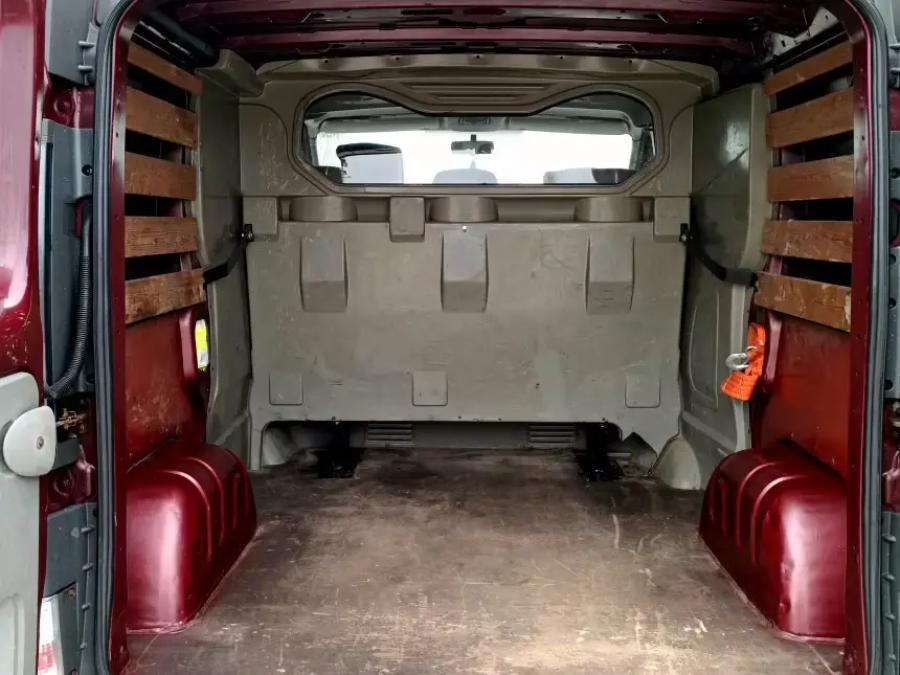 Sarkans Opel Vivaro 2004 Rīga, ar dzinēja tilpumu 1.90 L un nobraukumu 320 tūkst. km par 3500 €, foto 9 vietnē AUTOMOTO.COM.LV