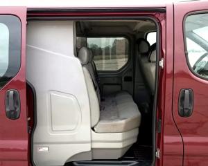 Sarkans Opel Vivaro 2004 Rīga, ar dzinēja tilpumu 1.90 L un nobraukumu 320 tūkst. km par 3500 €, foto 10 vietnē AUTOMOTO.COM.LV