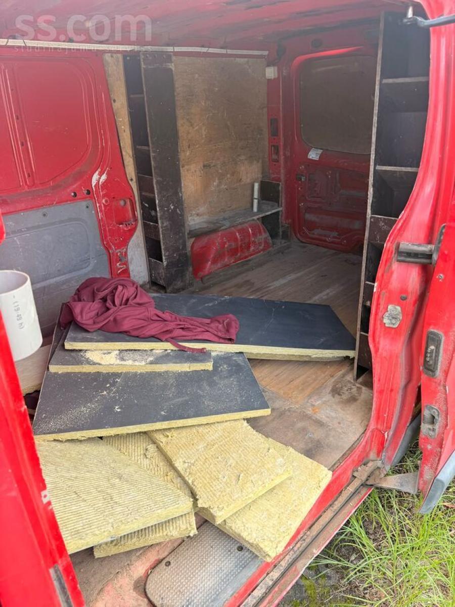 Red Opel Vivaro 2004 in Jurmala, with an engine capacity of 1.90 L and mileage of 300 thousand km for 800 €, photo 6 on AUTOMOTO.COM.LV