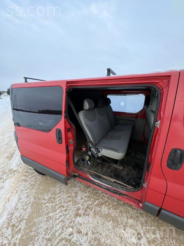 Red Opel Vivaro 2005 in Riga, with an engine capacity of 1.90 L and mileage of 343 thousand km for 3500 €, photo 4 on AUTOMOTO.COM.LV