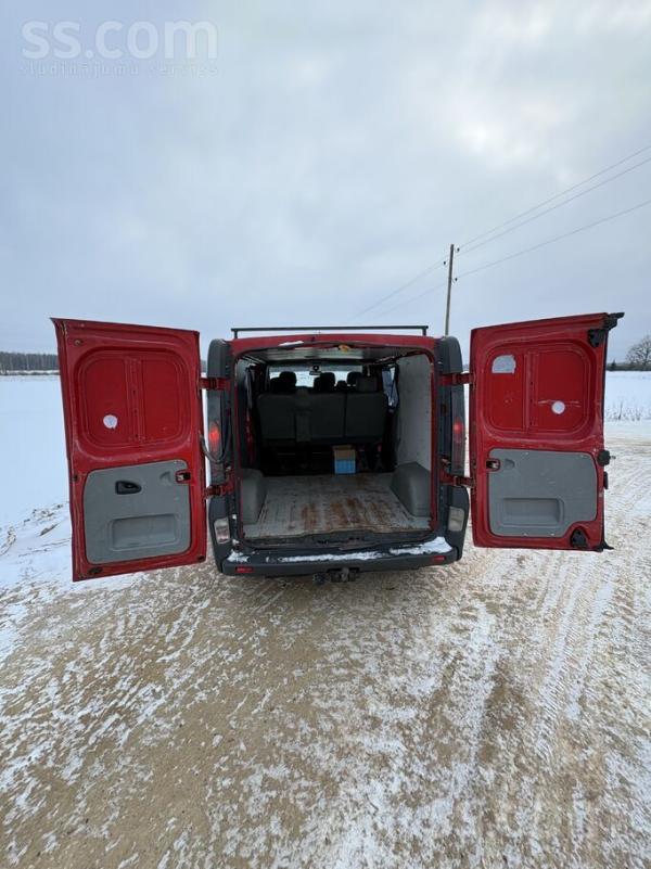 Red Opel Vivaro 2005 in Riga, with an engine capacity of 1.90 L and mileage of 343 thousand km for 3500 €, photo 5 on AUTOMOTO.COM.LV