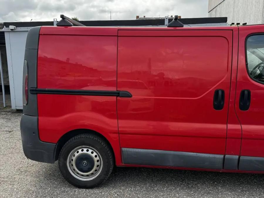 Sarkans Opel Vivaro 2005 Daugavpils, ar dzinēja tilpumu 1.90 L un nobraukumu 0 tūkst. km par 4590 €, foto 8 vietnē AUTOMOTO.COM.LV