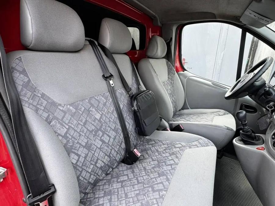 Sarkans Opel Vivaro 2005 Daugavpils, ar dzinēja tilpumu 1.90 L un nobraukumu 0 tūkst. km par 4590 €, foto 13 vietnē AUTOMOTO.COM.LV