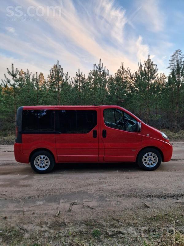 Red Opel Vivaro 2006 in Riga, with an engine capacity of 2.40 L and mileage of 293 thousand km for 5000 €, photo 4 on AUTOMOTO.COM.LV