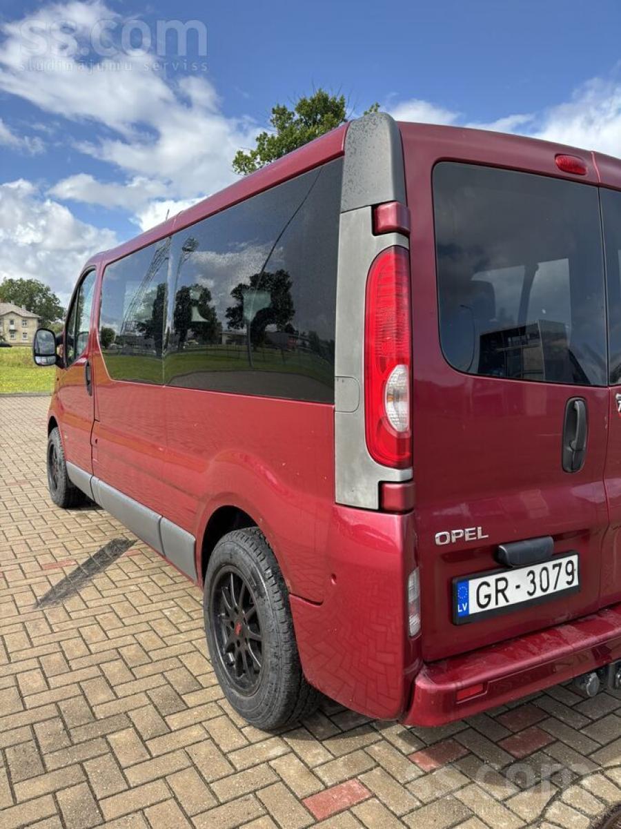 Red Opel Vivaro 2007 in Valmiera, with an engine capacity of 2.50 L and mileage of 420 thousand km for 5000 €, photo 5 on AUTOMOTO.COM.LV