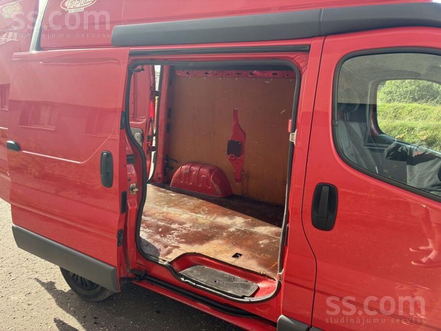 Sarkans Opel Vivaro 2010 Liepāja, ar dzinēja tilpumu 2.00 L un nobraukumu 382 tūkst. km par 5100 €, foto 7 vietnē AUTOMOTO.COM.LV