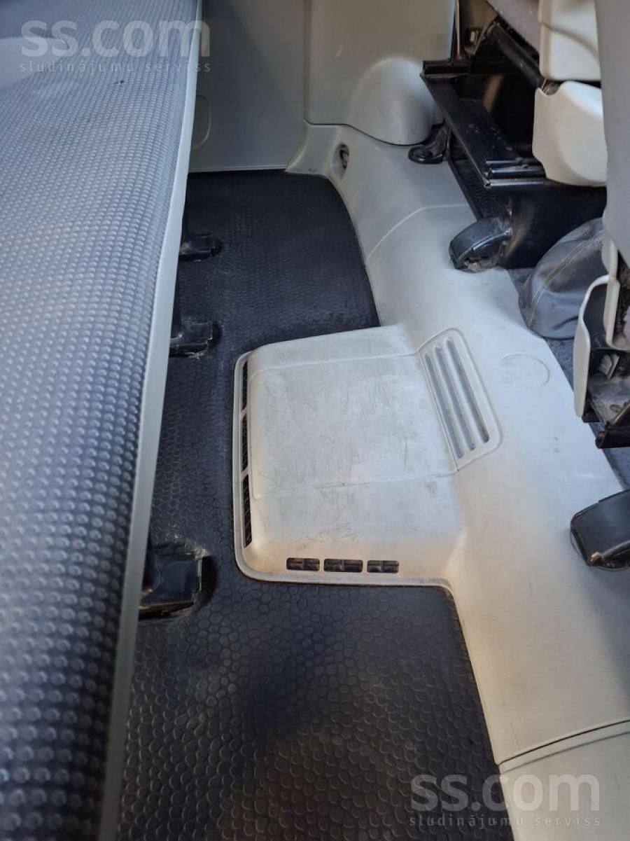 Sarkans Opel Vivaro 2013 Rīga, ar dzinēja tilpumu 2.00 L un nobraukumu 281 tūkst. km par 9578 €, foto 13 vietnē AUTOMOTO.COM.LV
