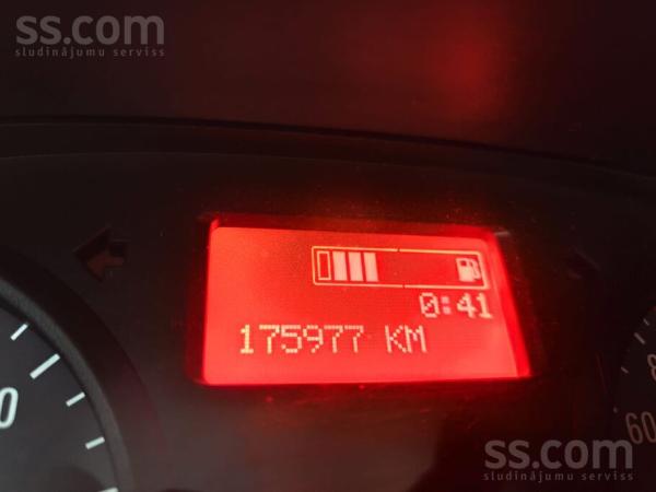 Красный Опель Виваро 2015 в Лиепая, объемом двигателя 2.00 л и пробегом 176 тыс. км за 5950 €, фото 3 на AUTOMOTO.COM.LV