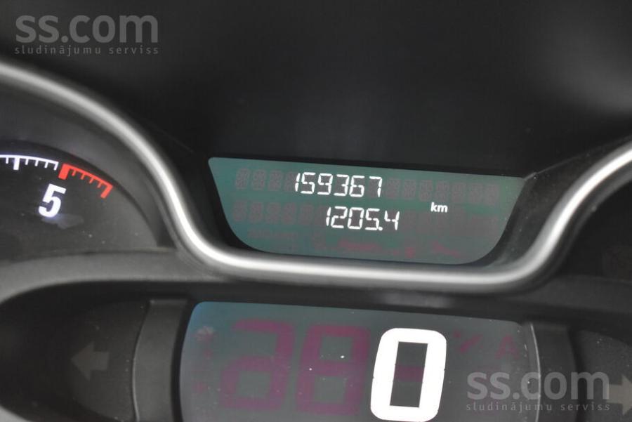 Red Opel Vivaro 2016 in Kuldiga, with an engine capacity of 1.60 L and mileage of 0 thousand km for 10990 €, photo 16 on AUTOMOTO.COM.LV