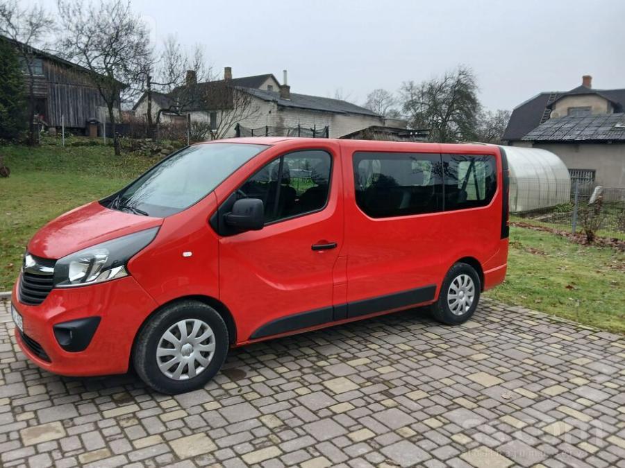 Red Opel Vivaro 2017 in Aluksne, with an engine capacity of 1.60 L and mileage of 172 thousand km for 12900 €, photo 2 on AUTOMOTO.COM.LV