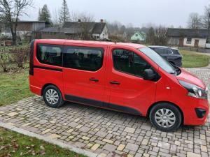 Red Opel Vivaro 2017 in Aluksne, with an engine capacity of 1.60 L and mileage of 172 thousand km for 12900 €, photo 3 on AUTOMOTO.COM.LV