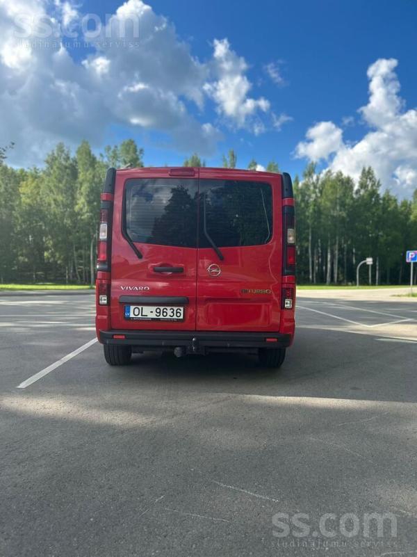 Red Opel Vivaro 2017 in Aluksne, with an engine capacity of 1.60 L and mileage of 184 thousand km for 11000 €, photo 4 on AUTOMOTO.COM.LV