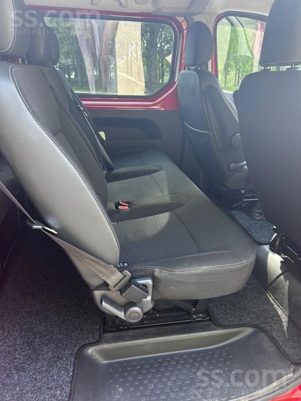 Red Opel Vivaro 2017 in Aluksne, with an engine capacity of 1.60 L and mileage of 184 thousand km for 11000 €, photo 6 on AUTOMOTO.COM.LV