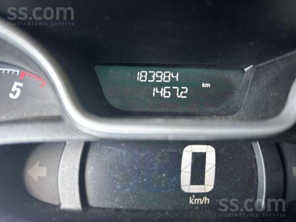 Red Opel Vivaro 2017 in Aluksne, with an engine capacity of 1.60 L and mileage of 184 thousand km for 11000 €, photo 9 on AUTOMOTO.COM.LV
