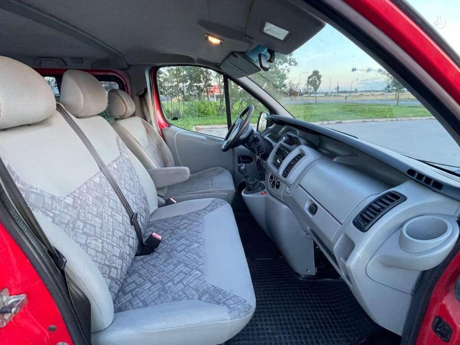 Sarkans Opel Vivaro 2004 Panevēža, ar dzinēja tilpumu 2.46 L un nobraukumu 322 tūkst. km par 3750 €, foto 10 vietnē AUTOMOTO.COM.LV