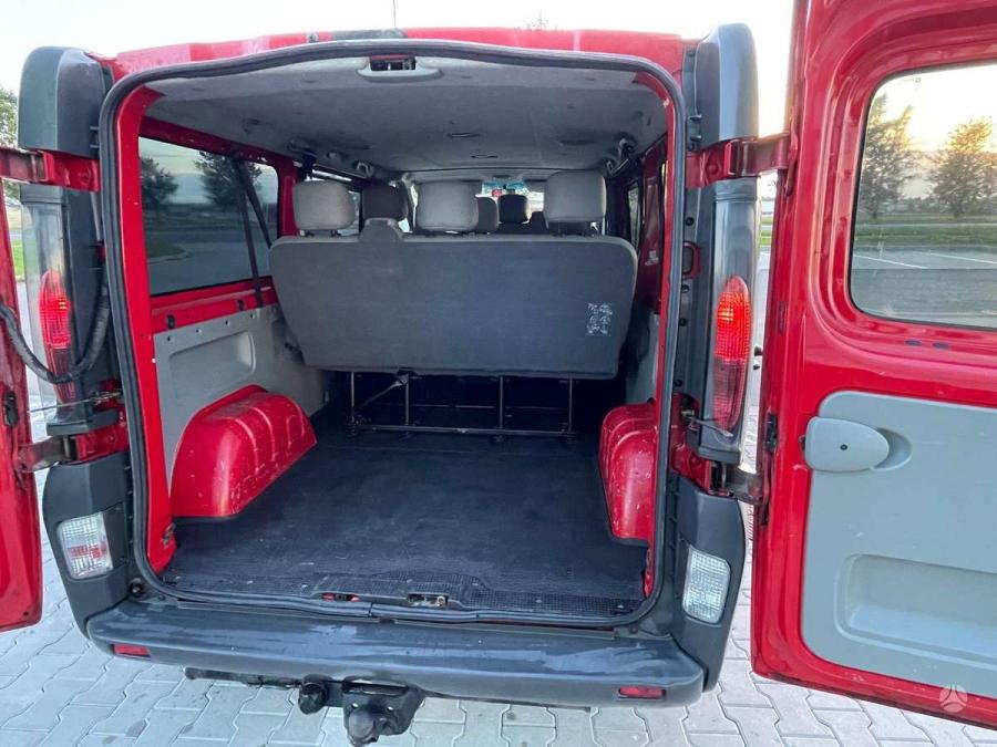 Sarkans Opel Vivaro 2004 Panevēža, ar dzinēja tilpumu 2.46 L un nobraukumu 322 tūkst. km par 3750 €, foto 13 vietnē AUTOMOTO.COM.LV