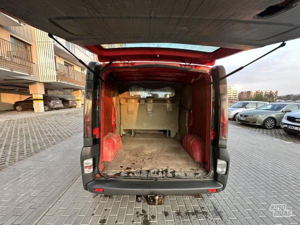 Red Opel Vivaro 2006 in Vilnius, with an engine capacity of 1.90 L and mileage of 221 thousand km for 2600 €, photo 10 on AUTOMOTO.COM.LV