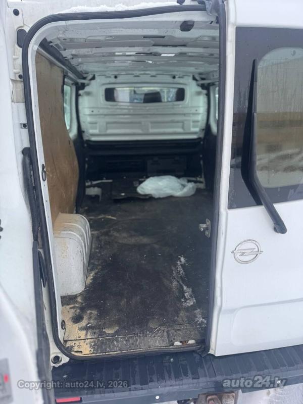 Opel Vivaro 2014 in Narva, with an engine capacity of 1.60 L and mileage of 257 thousand km for 6590 €, photo 8 on AUTOMOTO.COM.LV