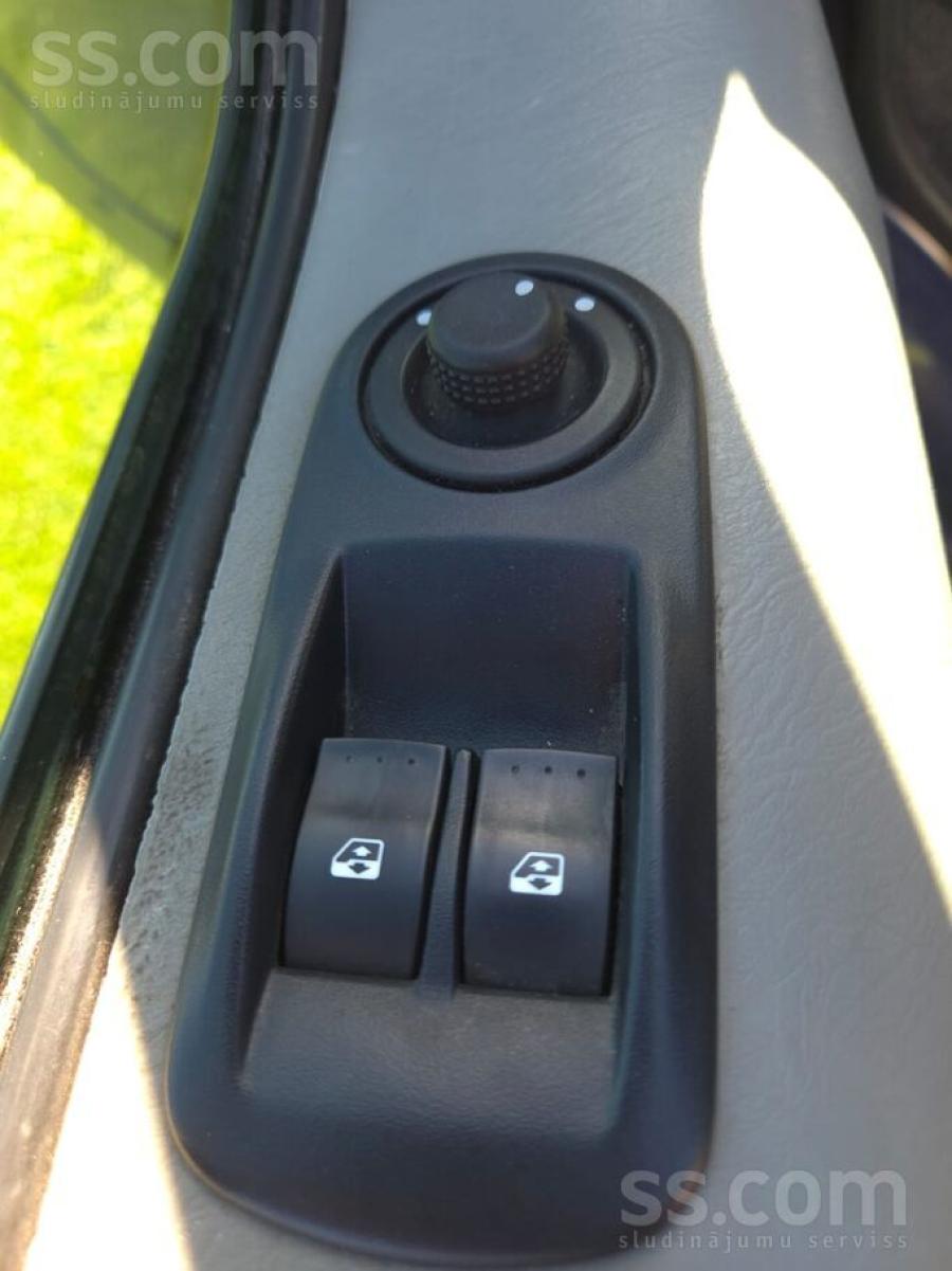 Violets Opel Vivaro 2026 Rīga, ar dzinēja tilpumu 1.90 L un nobraukumu 261 tūkst. km par 3800 €, foto 14 vietnē AUTOMOTO.COM.LV