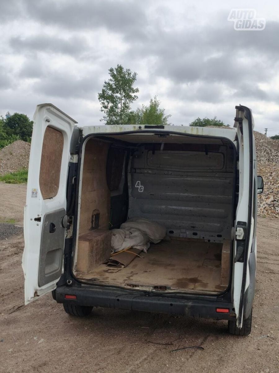 White Opel Vivaro 2006 in Vilnius, with an engine capacity of 1.90 L and mileage of 187 thousand km for 2200 €, photo 6 on AUTOMOTO.COM.LV