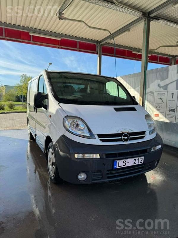 White Opel Vivaro 2003 in Aizkraukle, with an engine capacity of 1.90 L and mileage of 410 thousand km for 1600 €, photo 1 on AUTOMOTO.COM.LV