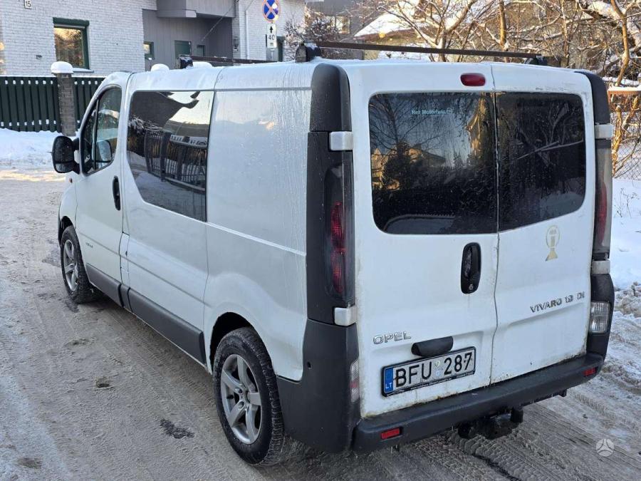 White Opel Vivaro 2004 in Vilnius, with an engine capacity of 1.90 L and mileage of 301 thousand km for 2200 €, photo 4 on AUTOMOTO.COM.LV
