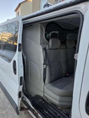 White Opel Vivaro 2004 in Vilnius, with an engine capacity of 1.90 L and mileage of 301 thousand km for 2200 €, photo 9 on AUTOMOTO.COM.LV