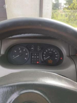 White Opel Vivaro 2004 in Radviliskis, with an engine capacity of 1.90 L and mileage of 387 thousand km for 2700 €, photo 5 on AUTOMOTO.COM.LV