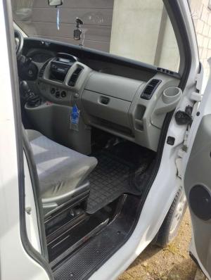 White Opel Vivaro 2004 in Radviliskis, with an engine capacity of 1.90 L and mileage of 387 thousand km for 2700 €, photo 7 on AUTOMOTO.COM.LV