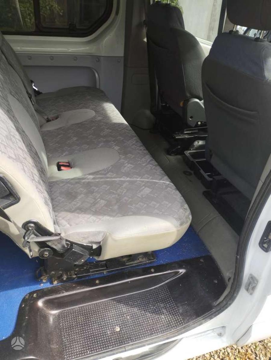 White Opel Vivaro 2004 in Radviliskis, with an engine capacity of 1.90 L and mileage of 387 thousand km for 2700 €, photo 10 on AUTOMOTO.COM.LV