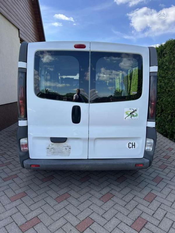 White Opel Vivaro 2005 in Silale, with an engine capacity of 1.90 L and mileage of 304 thousand km for 4600 €, photo 3 on AUTOMOTO.COM.LV