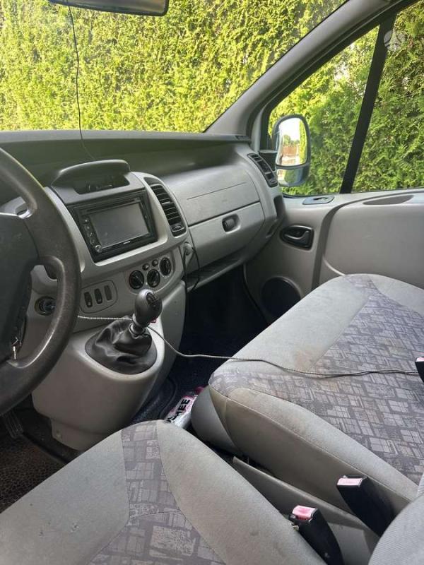 White Opel Vivaro 2005 in Silale, with an engine capacity of 1.90 L and mileage of 304 thousand km for 4600 €, photo 5 on AUTOMOTO.COM.LV