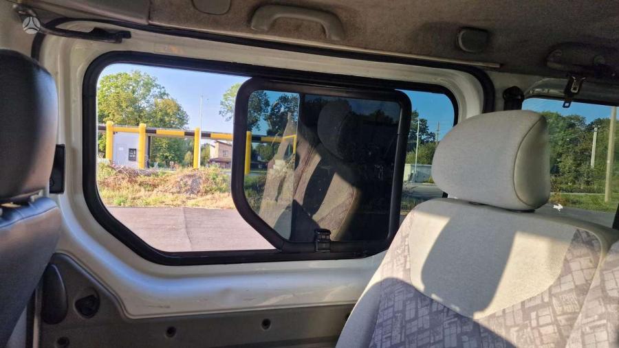 Balts Opel Vivaro 2005 Kauņa, ar dzinēja tilpumu 1.87 L un nobraukumu 408 tūkst. km par 3690 €, foto 10 vietnē AUTOMOTO.COM.LV