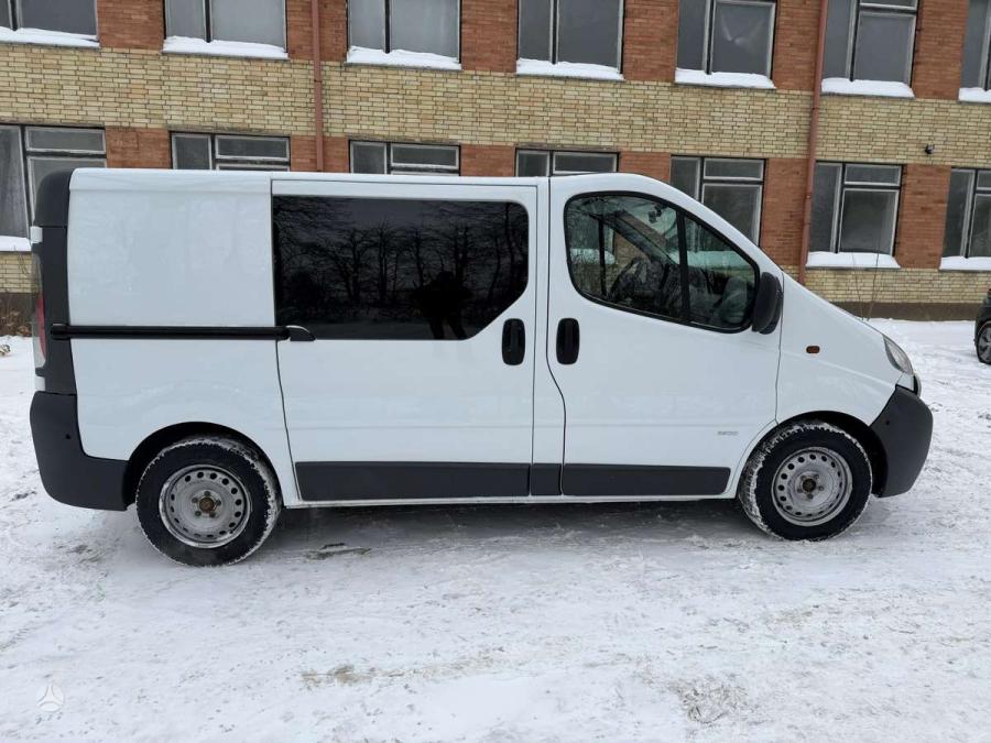 White Opel Vivaro 2006 in Kelme, with an engine capacity of 1.60 L and mileage of 379 thousand km for 3200 €, photo 6 on AUTOMOTO.COM.LV