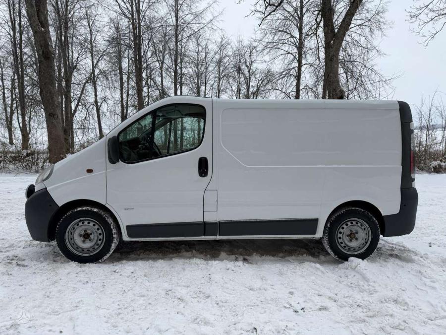 White Opel Vivaro 2006 in Kelme, with an engine capacity of 1.60 L and mileage of 379 thousand km for 3200 €, photo 7 on AUTOMOTO.COM.LV
