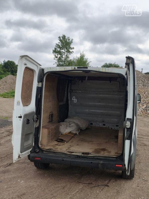 White Opel Vivaro 2006 in Vilnius, with an engine capacity of 1.90 L and mileage of 187 thousand km for 2200 €, photo 5 on AUTOMOTO.COM.LV