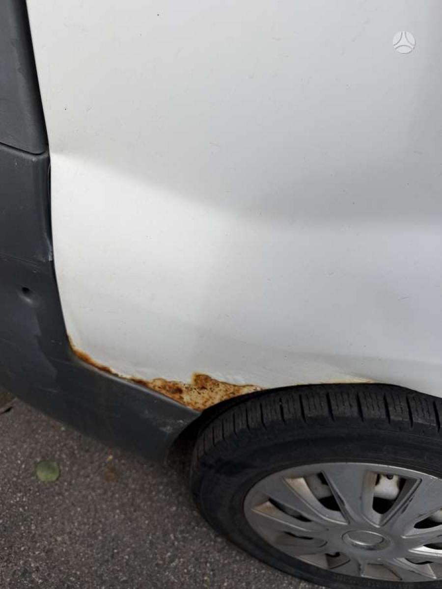 Balts Opel Vivaro 2006 Viļņa, ar dzinēja tilpumu 1.90 L un nobraukumu 341 tūkst. km par 3100 €, foto 7 vietnē AUTOMOTO.COM.LV