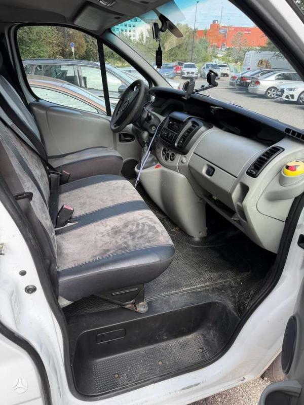 Opel Vivaro 2006 Viļņa vietnē Balts Opel Vivaro 2006 Viļņa, ar dzinēja tilpumu 1.90 L un nobraukumu 341 tūkst. km par 3100 €, foto 9 vietnē AUTOMOTO.COM.LV
