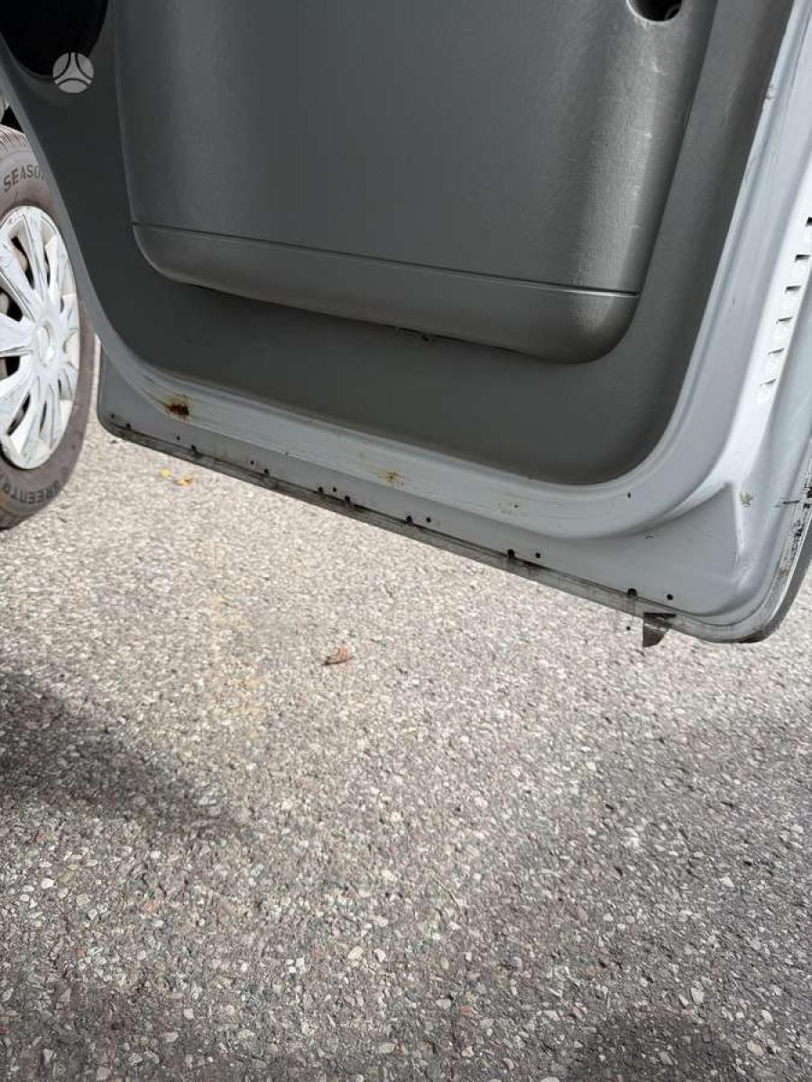 Balts Opel Vivaro 2006 Viļņa, ar dzinēja tilpumu 1.90 L un nobraukumu 341 tūkst. km par 3100 €, foto 14 vietnē AUTOMOTO.COM.LV