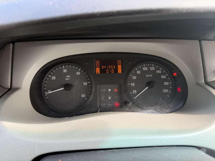 Balts Opel Vivaro 2006 Viļņa, ar dzinēja tilpumu 1.90 L un nobraukumu 341 tūkst. km par 3100 €, foto 17 vietnē AUTOMOTO.COM.LV