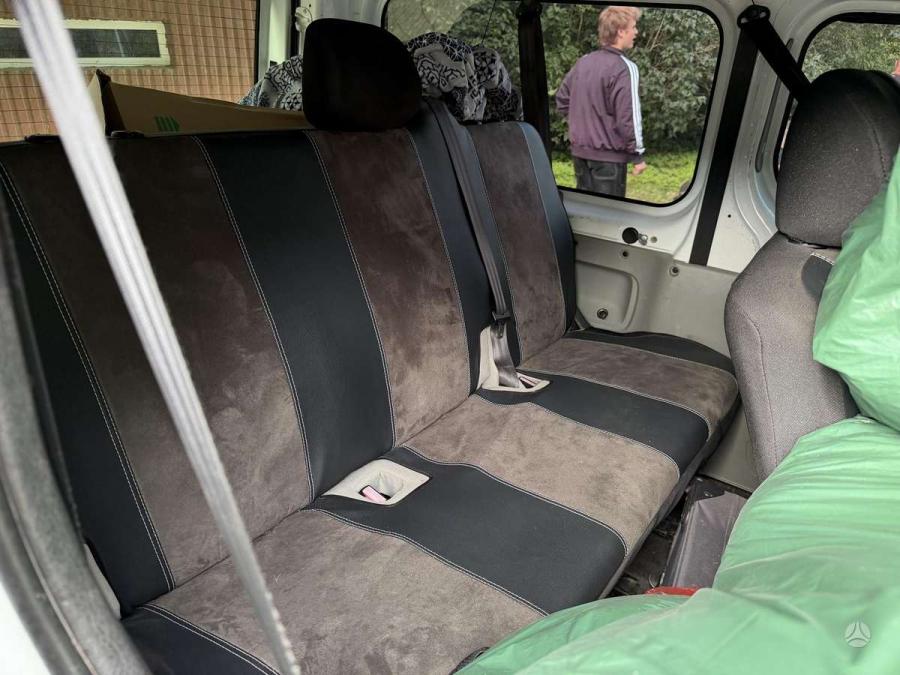 Balts Opel Vivaro 2006 Viļņa, ar dzinēja tilpumu 1.90 L un nobraukumu 341 tūkst. km par 3100 €, foto 19 vietnē AUTOMOTO.COM.LV