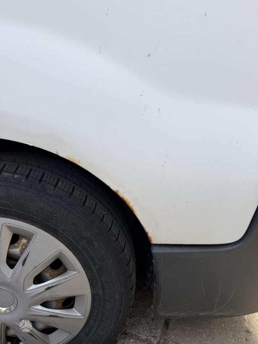 Balts Opel Vivaro 2006 Viļņa, ar dzinēja tilpumu 1.90 L un nobraukumu 341 tūkst. km par 3100 €, foto 20 vietnē AUTOMOTO.COM.LV