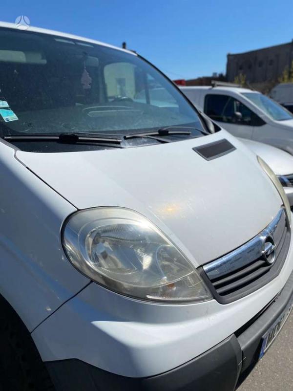 White Opel Vivaro 2007 in Vilnius, with an engine capacity of 2.00 L and mileage of 405 thousand km for 3000 €, photo 1 on AUTOMOTO.COM.LV