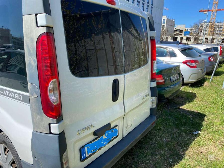 Balts Opel Vivaro 2007 Viļņa, ar dzinēja tilpumu 2.00 L un nobraukumu 405 tūkst. km par 3000 €, foto 6 vietnē AUTOMOTO.COM.LV